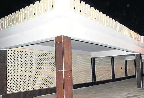 Tonga stands fail to keep date with Dasara