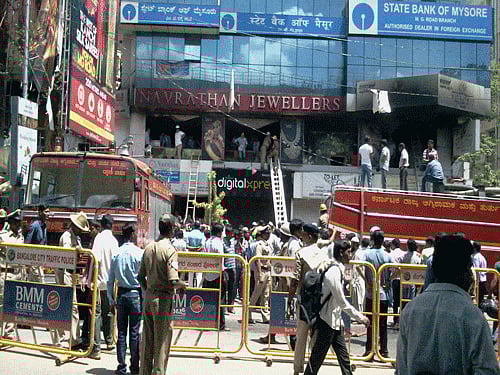 Fire guts jewellery shop on MG Road