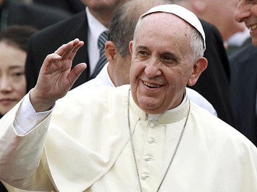 Pope rows back from 'rabbits' comments, praises large families