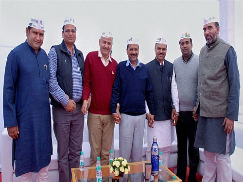 Ministers treated to home cooked lunch by Kejriwal