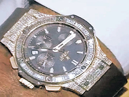 Doc meets top cop, says CM's watch not his stolen one