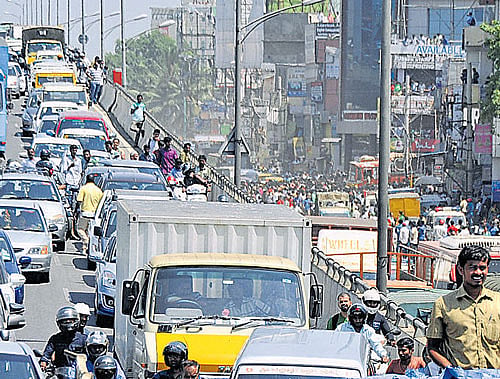 Traffic stops on Bannerghatta Road