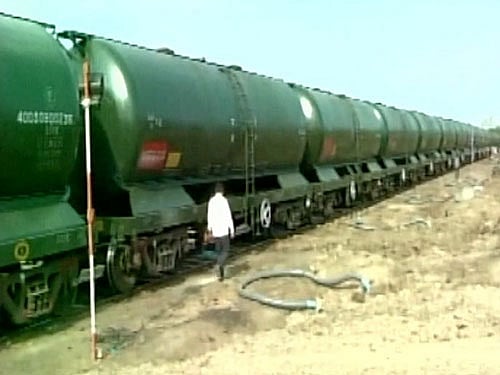 50 wagon water train carrying 25 lakh litres reaches Latur