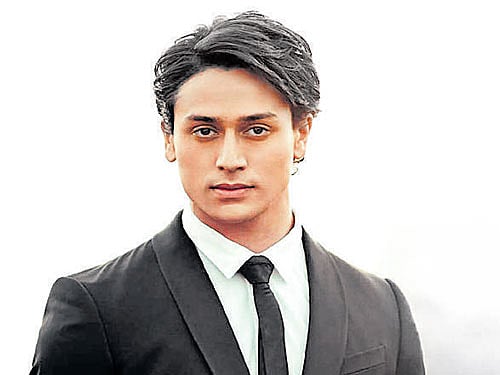 Tiger Shroff on backfoot over housewife comment