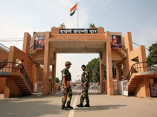Pak ups security on terror threat at border points with India