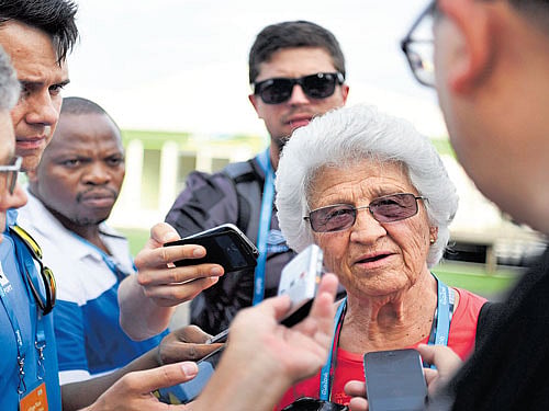 This granny is a super coach