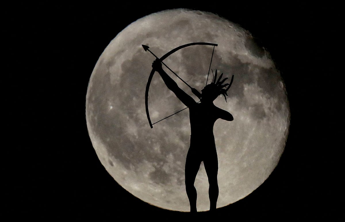 Moon may have formed from collision of tiny 'moonlets'