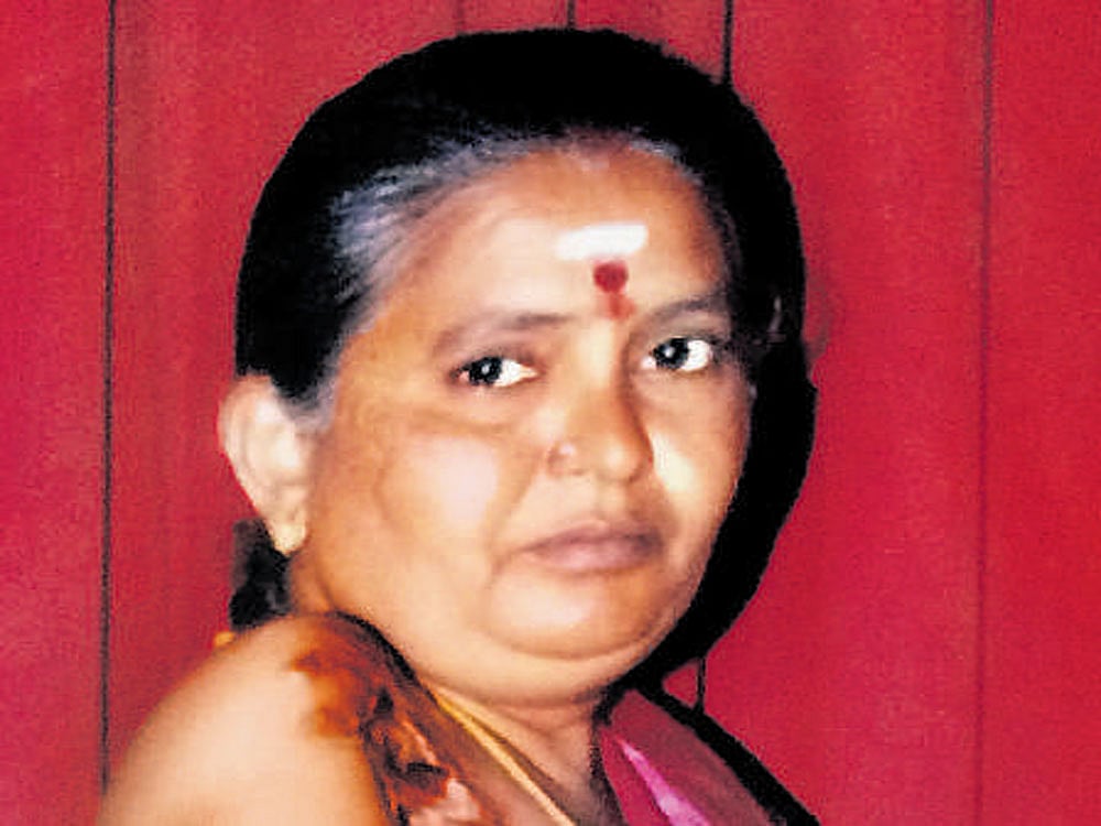 Woman who lost arm in accident gets bus to redeem compensation