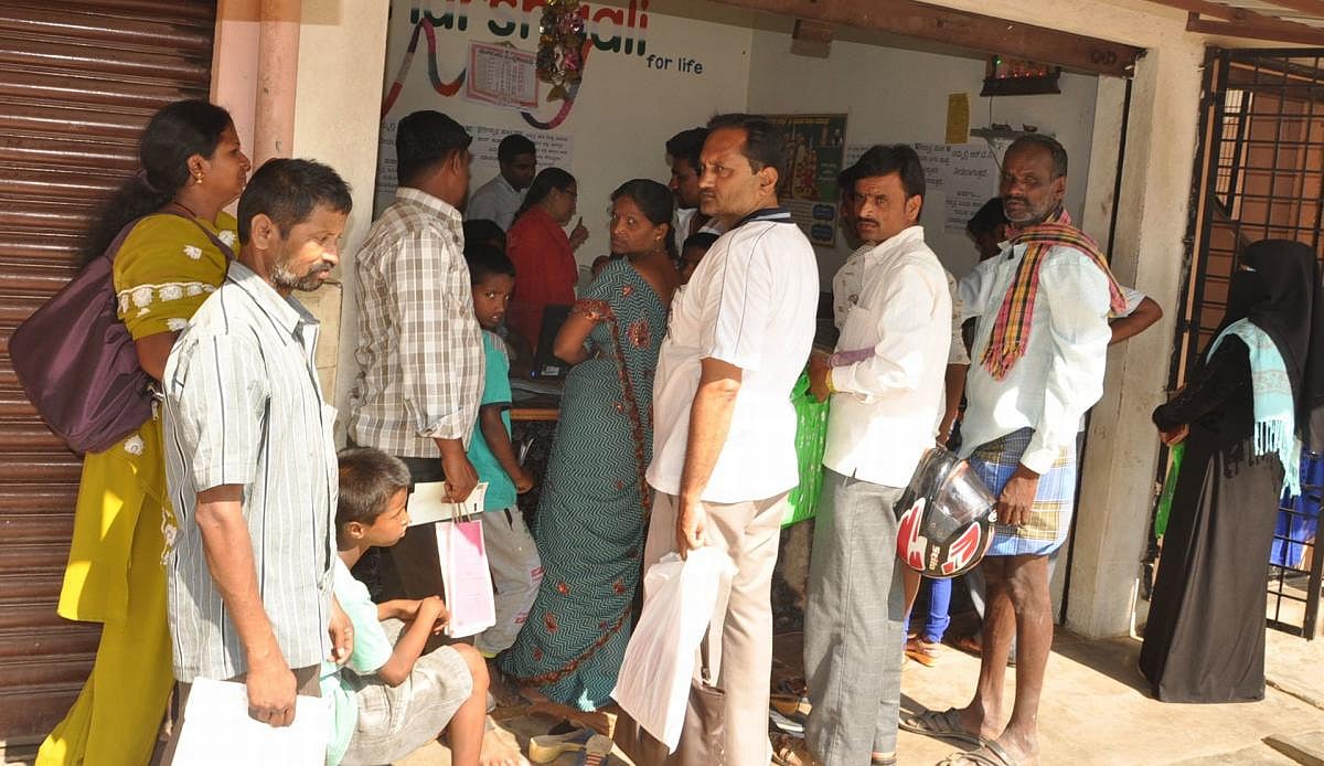 Aadhaar services go kaput at govt offices in Mandya