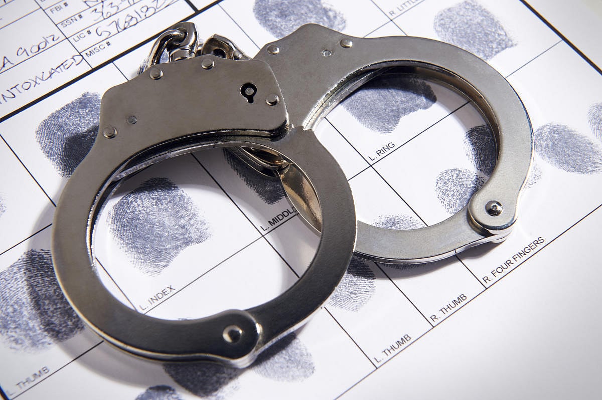 Two arrested for selling fake gold