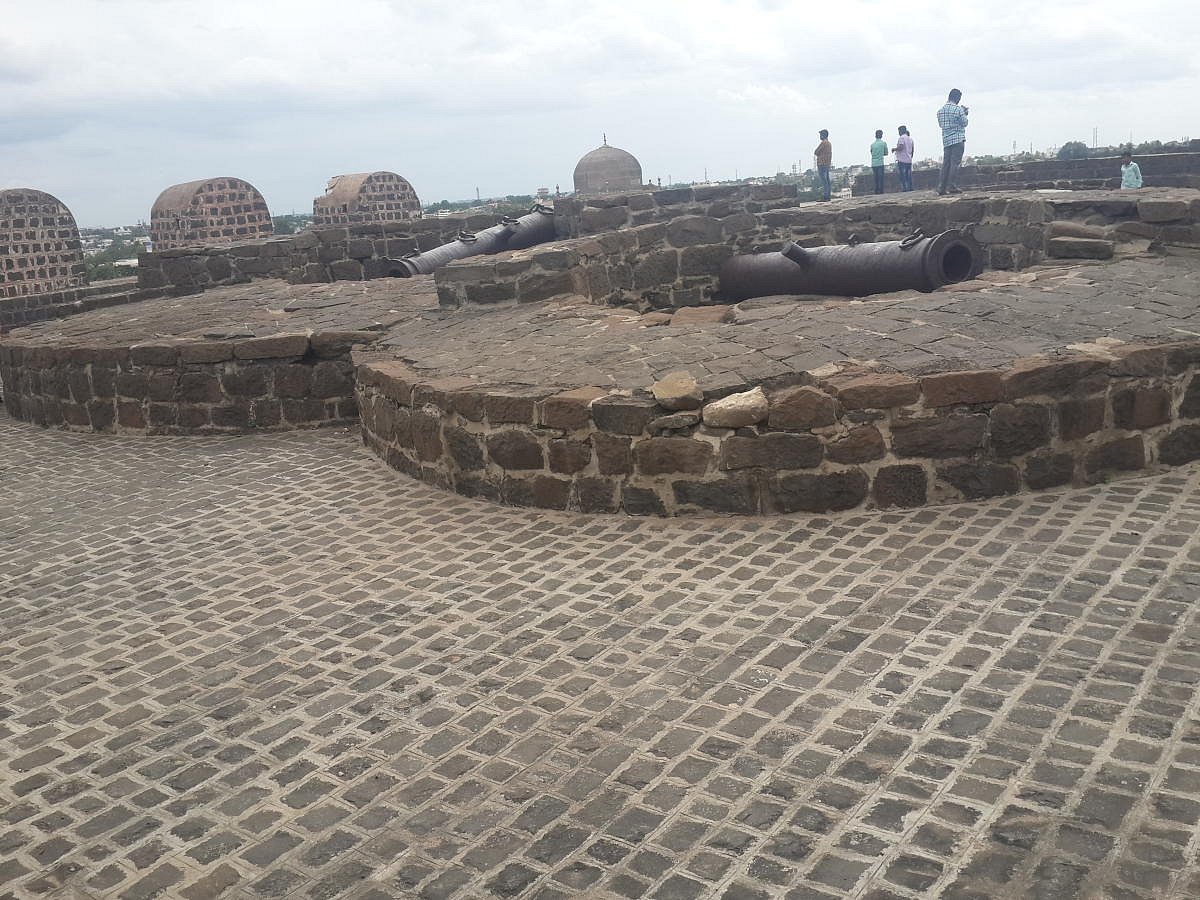 A beautiful fort on the verge of ruins