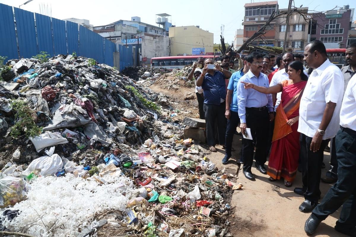 City mayor inspects Kalasipalyam bus stand