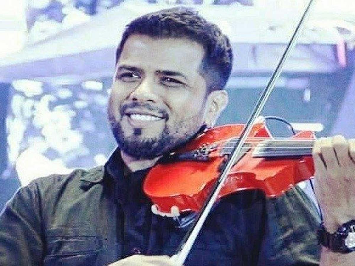 Balabhaskar critical, daughter dies in accident