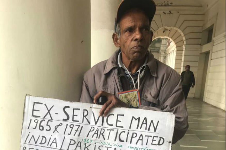 Gambhir shares pic of vet begging, def min to act