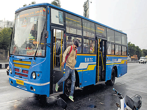 BMTC bus breakdown holds up traffic
