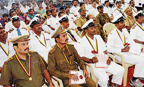 KSRTC felicitates 21 drivers for accident-free driving