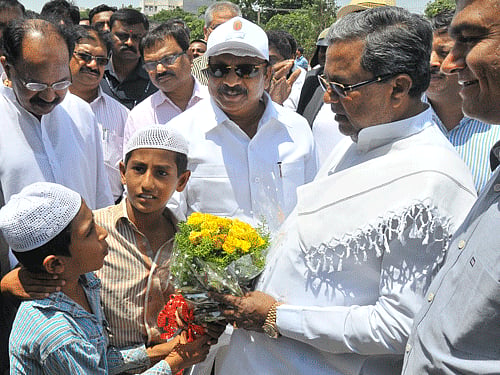 Siddaramaiah's City rounds turn pompous affair