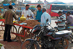 Kolar police plan to push carts out of the way