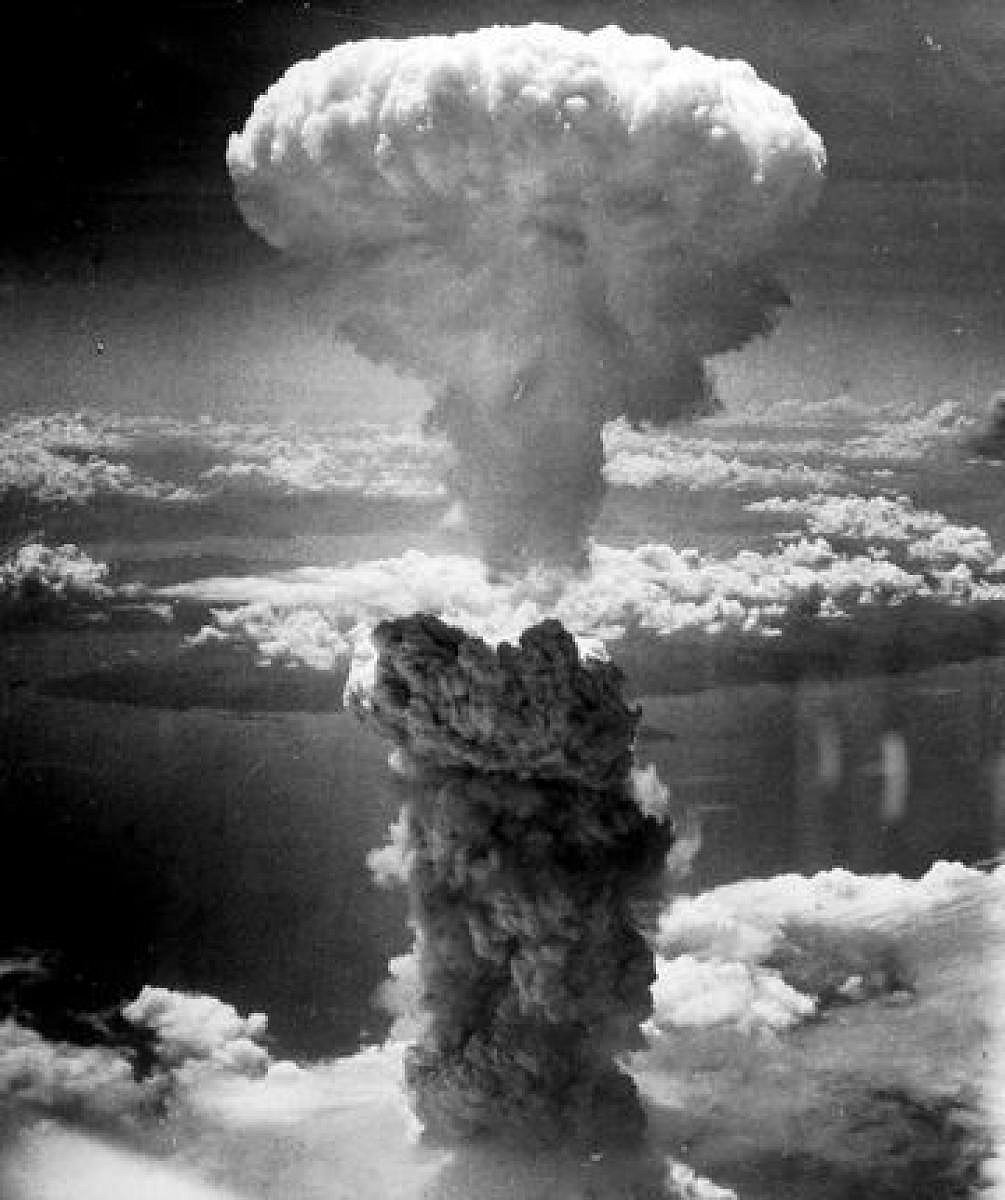 Kuldip Nayar informs us: 'Pakistan has nukes'