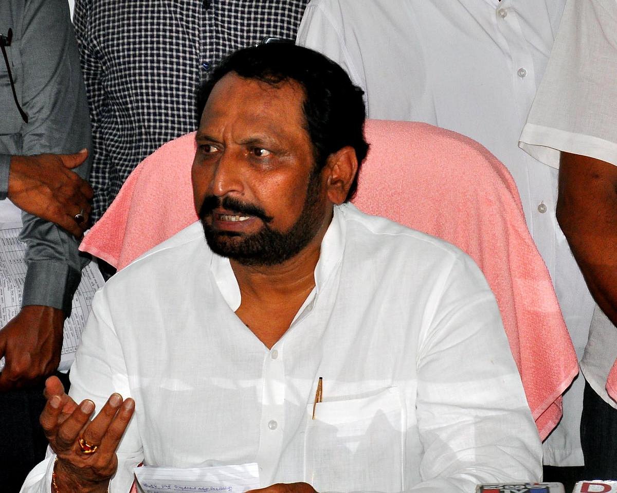 Cannot bite dogs for barking: Savadi