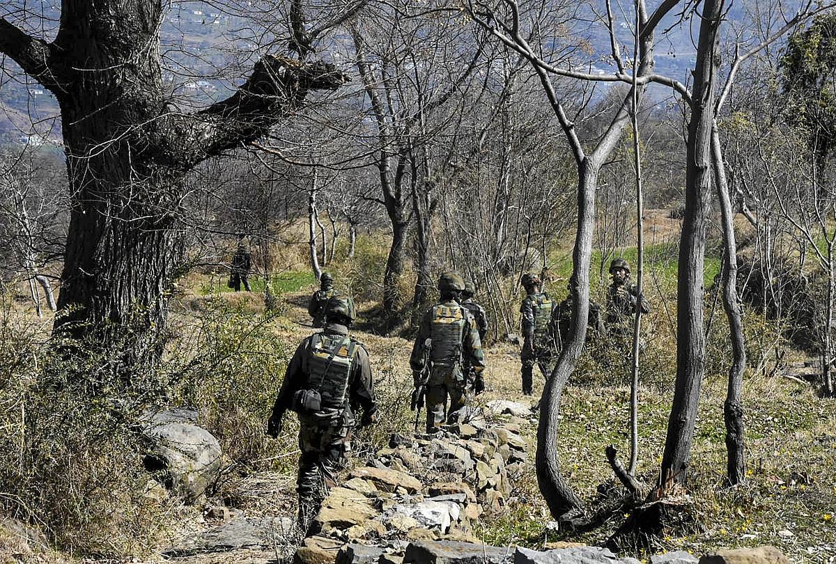 Pakistan army resorts to firing, shelling along LoC in J&K's Poonch