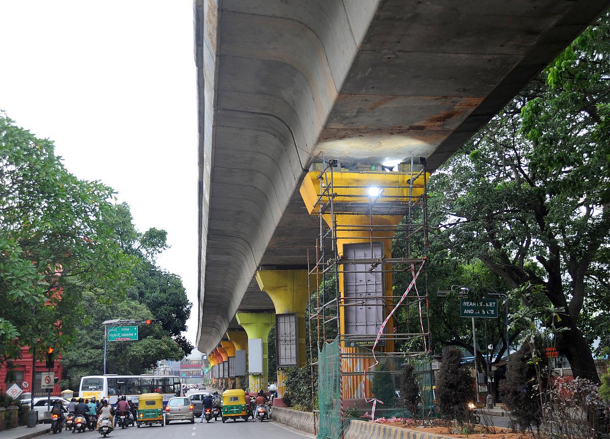 Police complaint against illegal construction under metro pillars