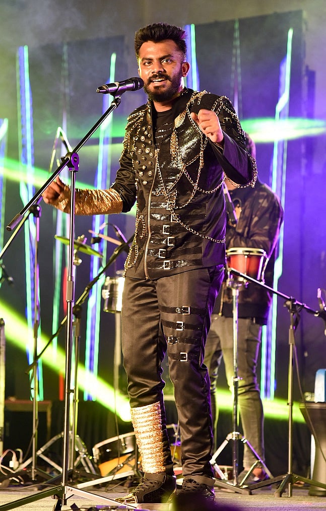 City cops make singer apologise for a song