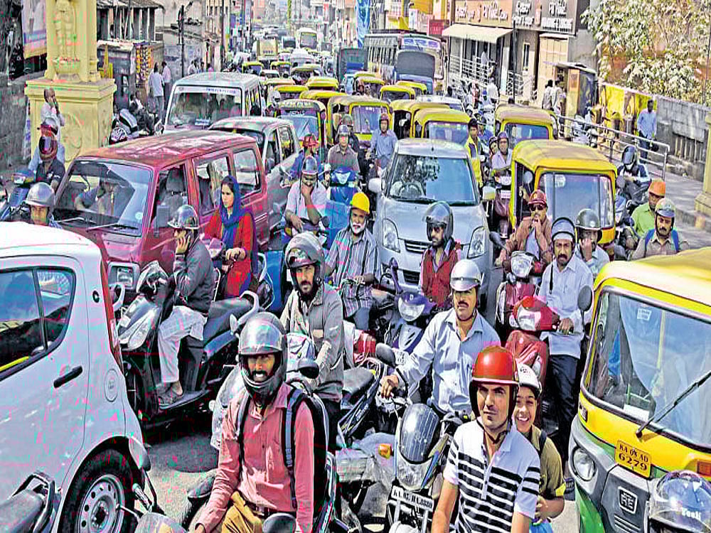 Lukewarm response to protest against note ban