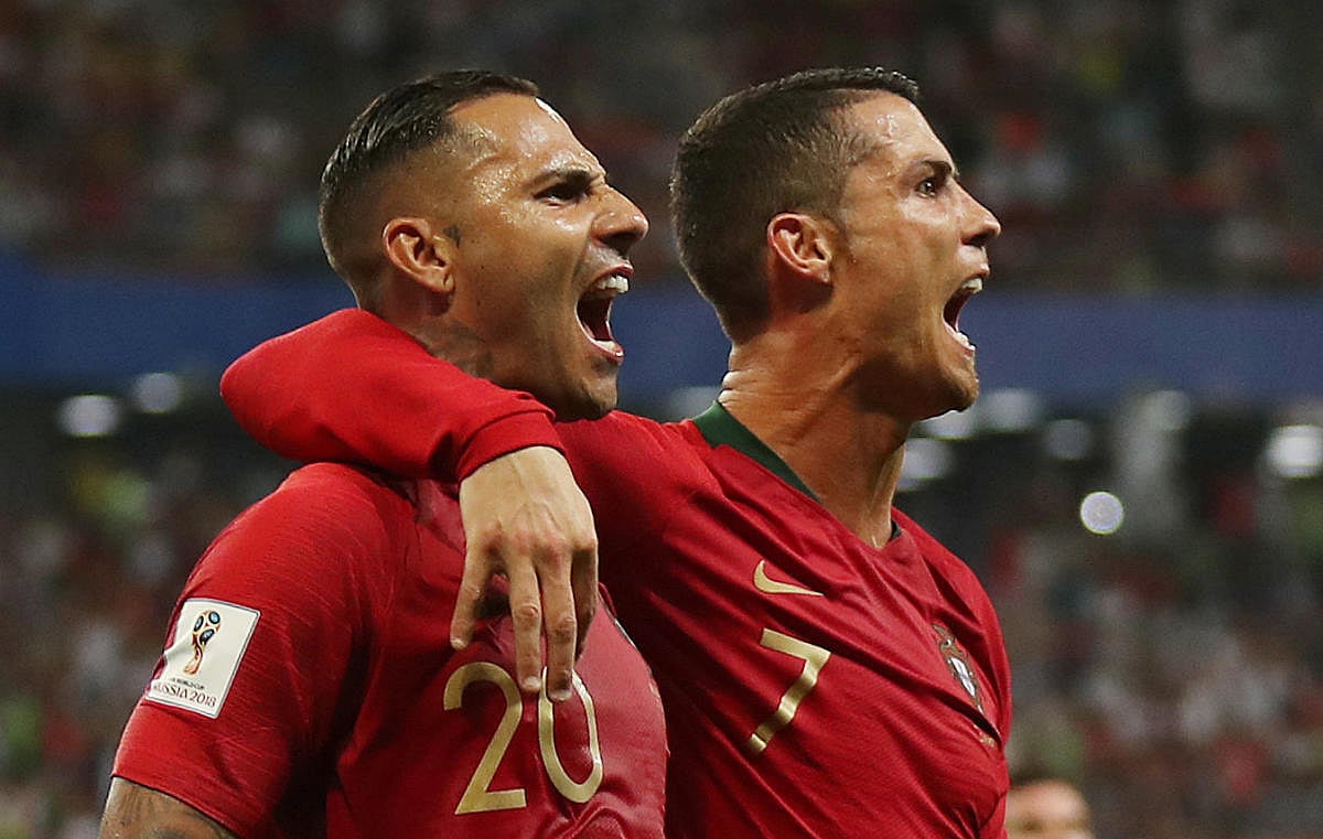 Stunning Quaresma goal gives Portugal halftime lead