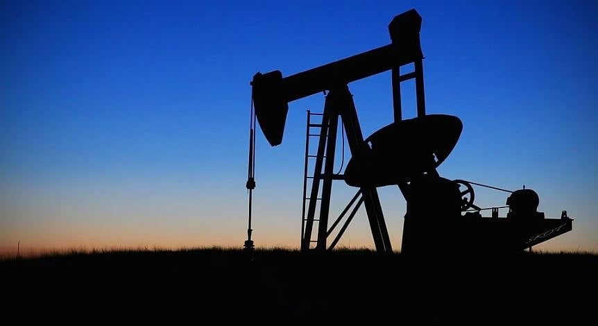 Oil rises $2 as Iran announces closure of Strait of Hormuz following US ...