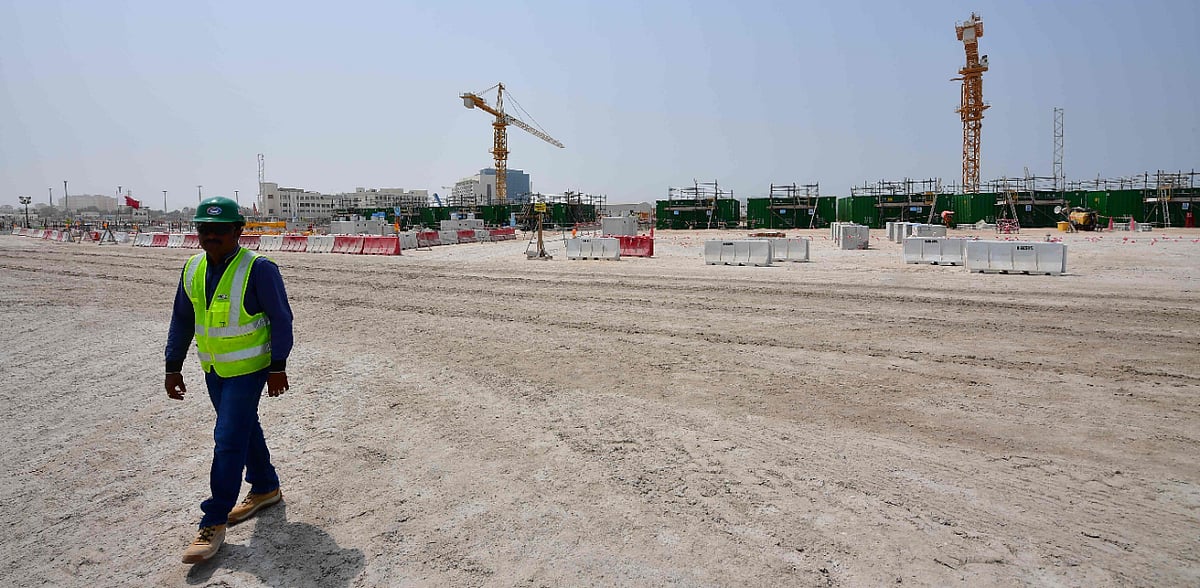 Qatar sets new minimum wage, lifts restriction on changing jobs