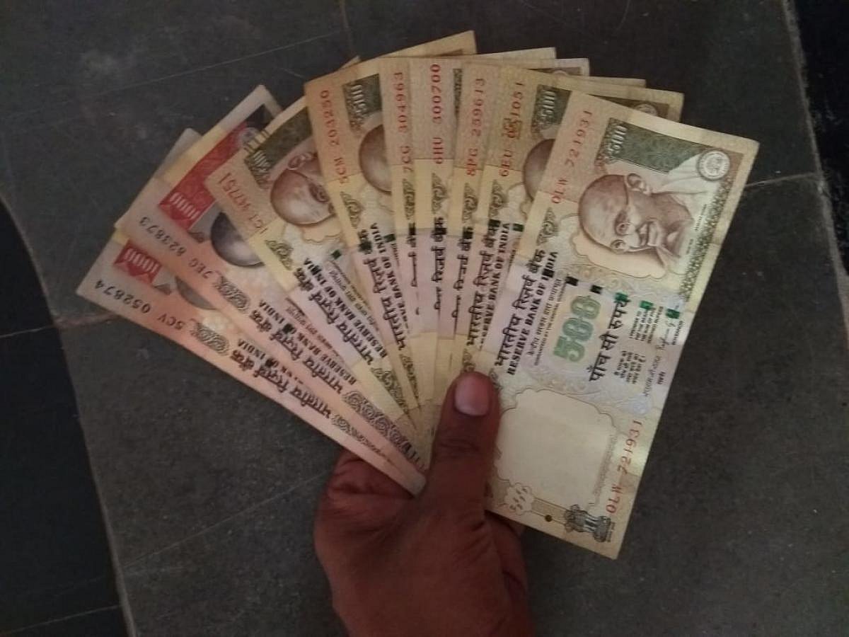 Trio who attempted to dispose off demonetised currency arrested