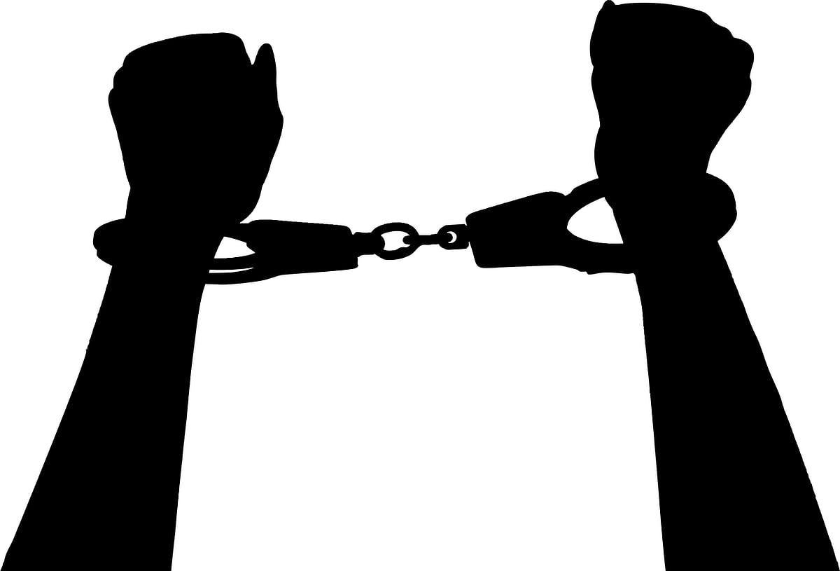 Robber applies poop on his body to evade police capture