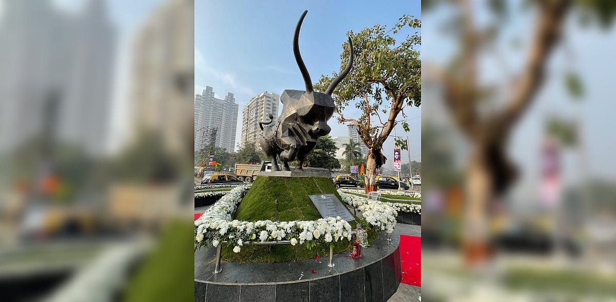 IndusInd Bank unveils a ‘Zebu’ Bull sculpture at Worli to celebrate ...