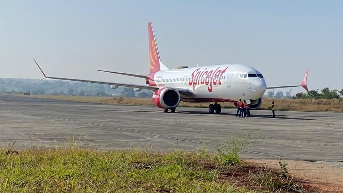 Dubai-bound SpiceJet flight makes emergency landing in Karachi