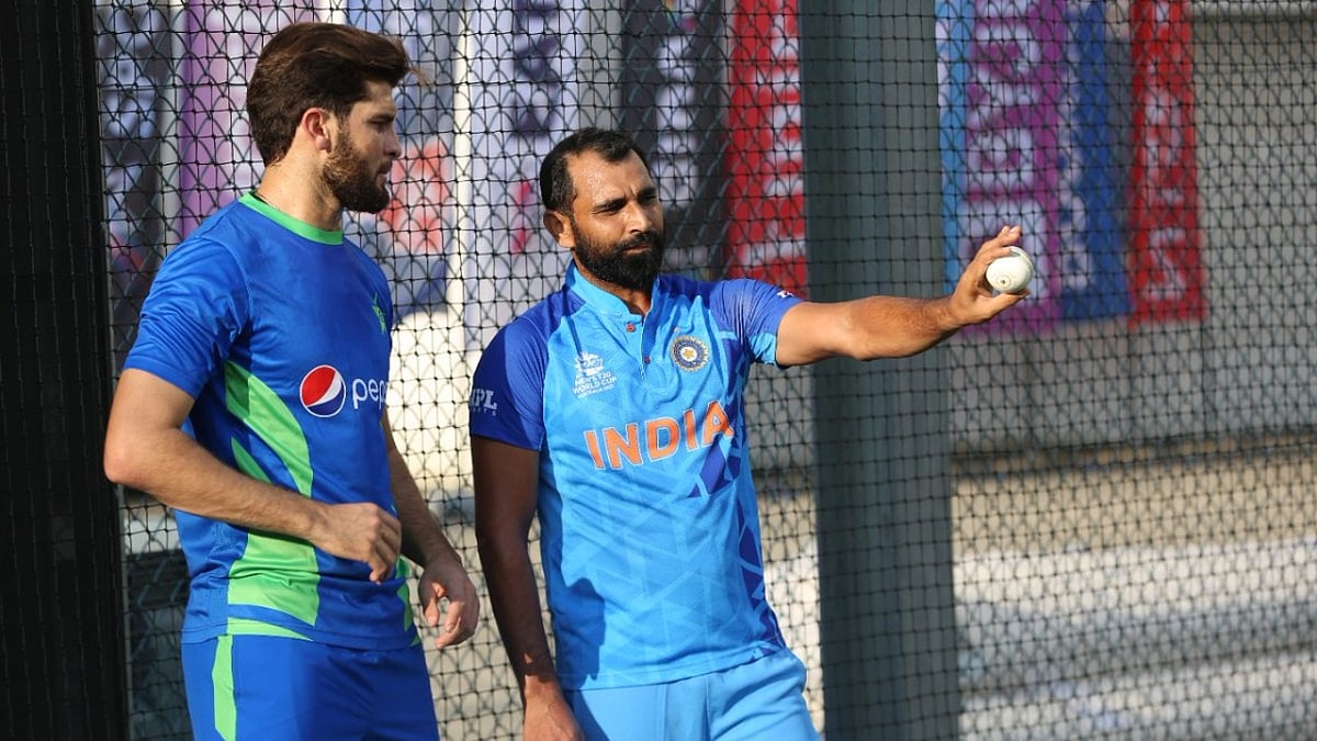 Mohammed Shami shares tricks of trade with Afridi; Gavaskar advises ...