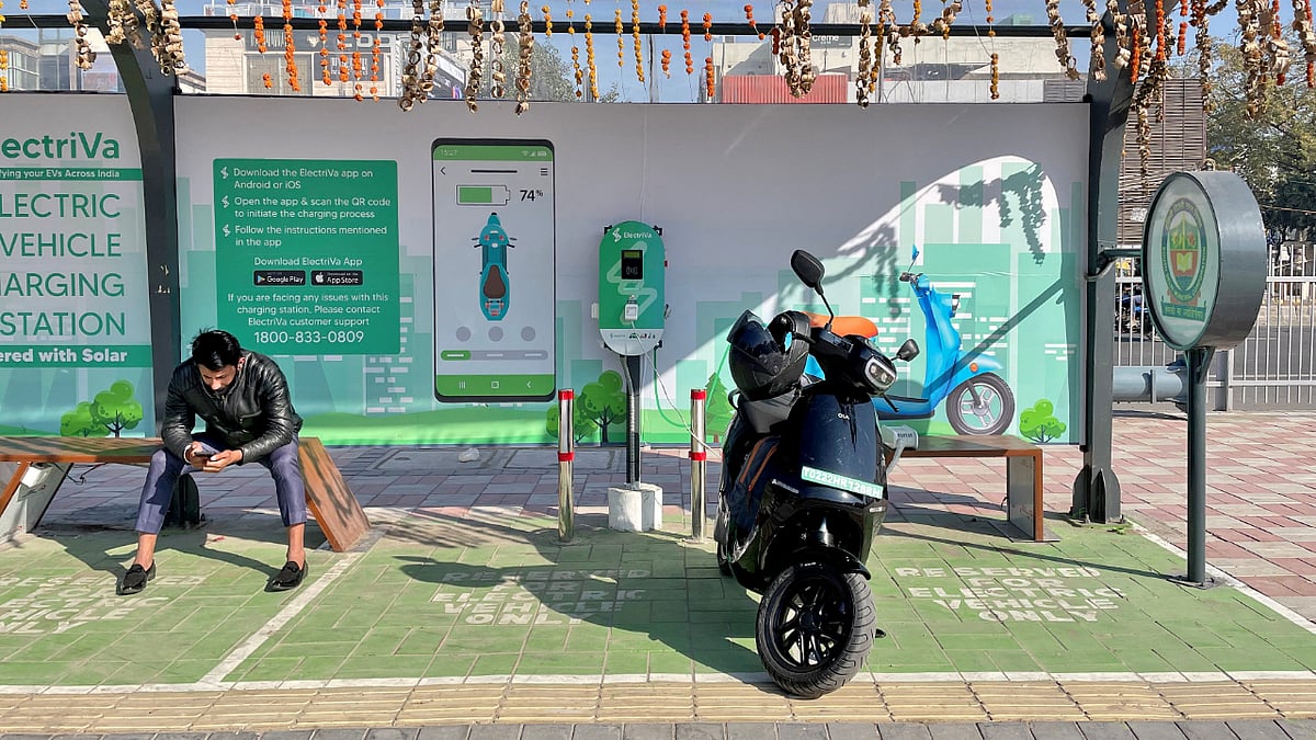 Delhi cops bust pan-India Ola electric scooty scam that duped 1,000 ...
