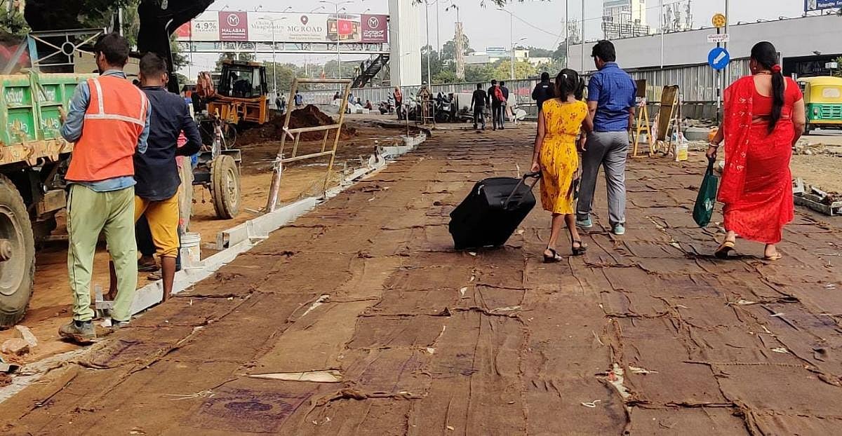 Broken lift, absent escalators hassle passengers at Majestic