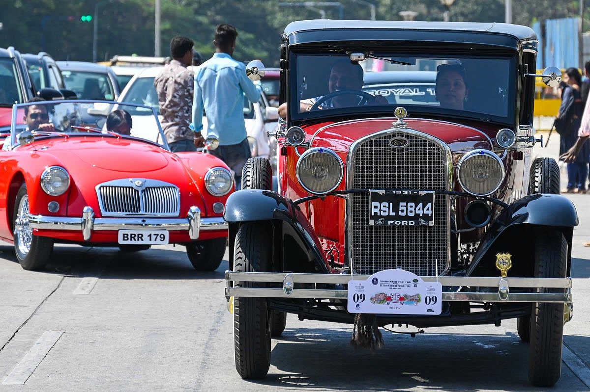 ‘A trip to a bygone era’: Vehicle enthusiasts celebrate glory of ...
