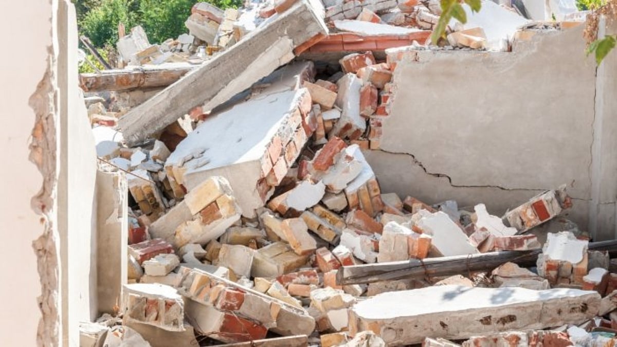 Ghaziabad building collapse: Family members mourn loss of kin