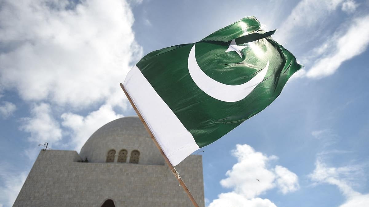 Pakistan bars leaders & officials from receiving gifts valued over $300 ...