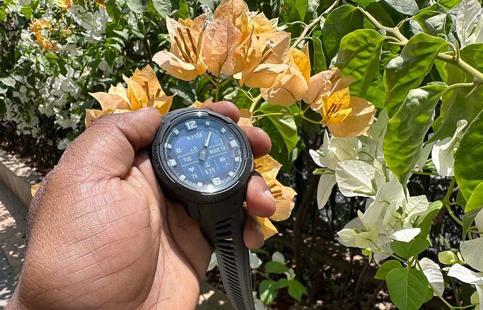Review: Garmin Instinct Crossover Solar edition
