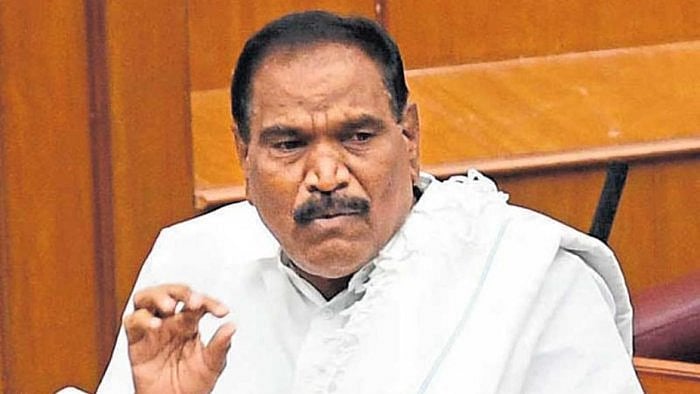 JD(S) MLA Shivalinge Gowda resigns, likely to join Congress