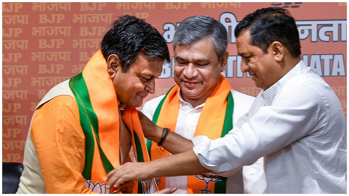 Former JD(U) leader Ajay Alok joins BJP