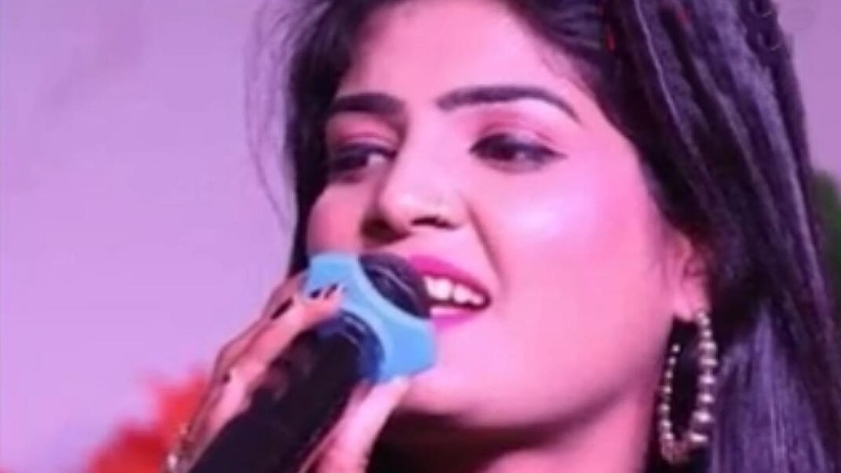 Bhojpuri singer Nisha Upadhyay shot at in celebratory firing during her show in Saran