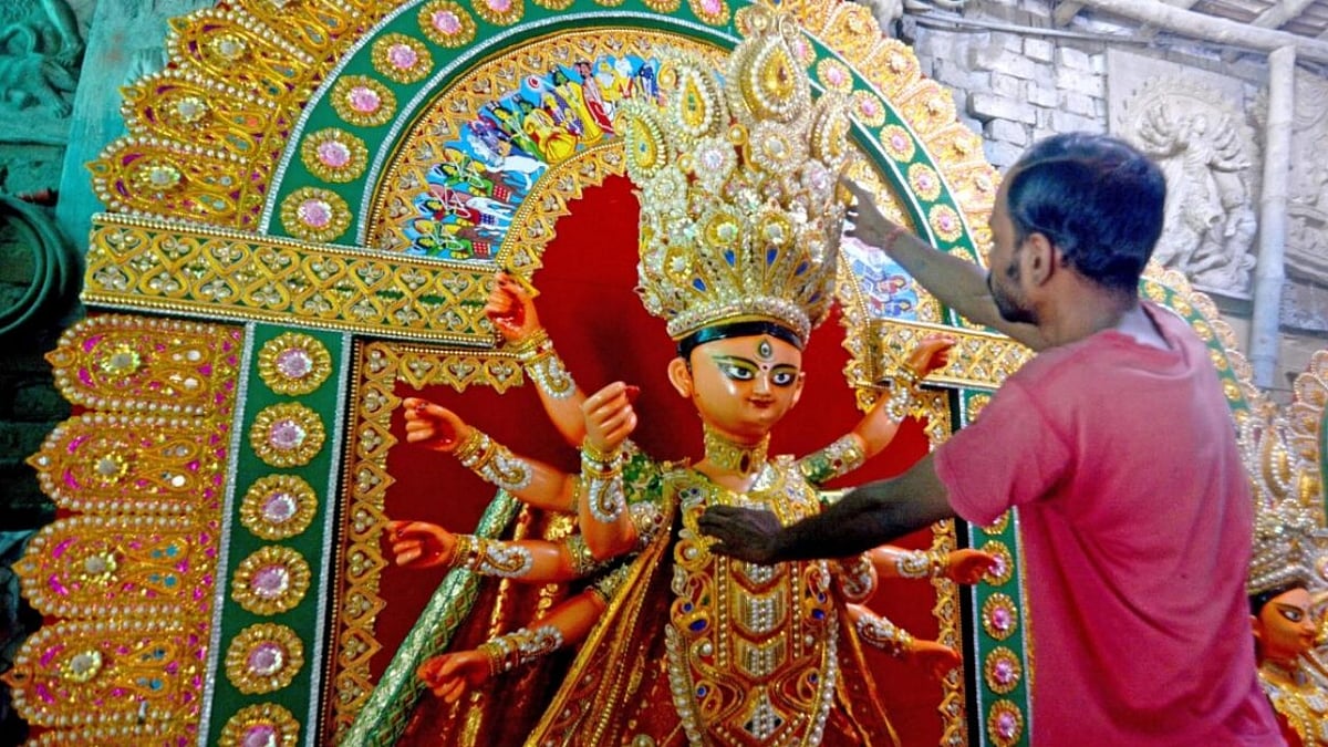 Themed Durga idols going abroad from Kolkata this year