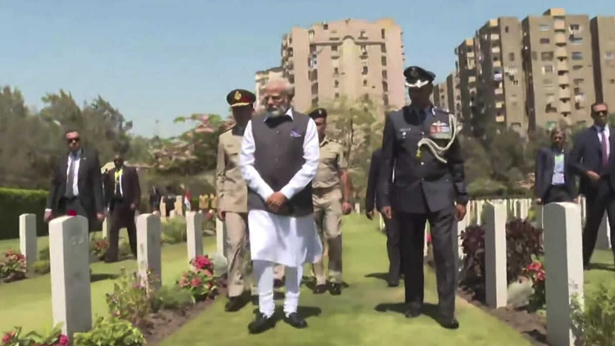 PM Modi pays respect to Indian soldiers who laid down their lives ...