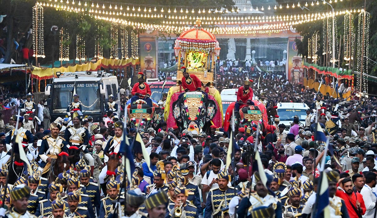 Folk artistes demand higher remuneration for Dasara procession