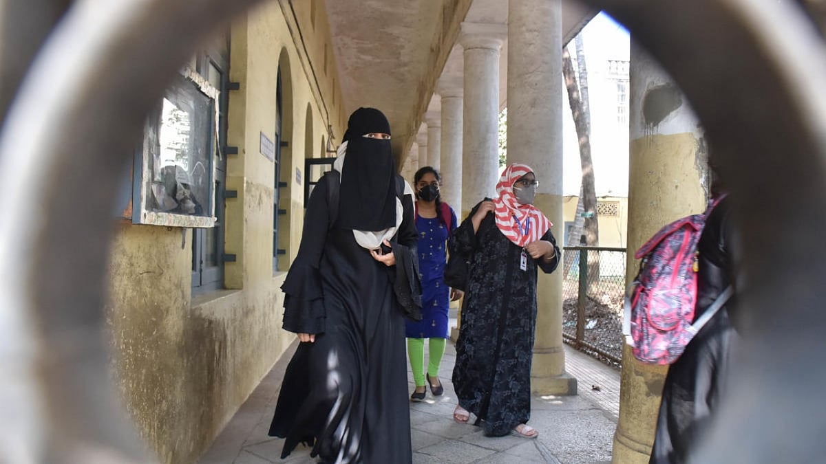 Students in burqa stopped from entering Mumbai college, allowed after ...