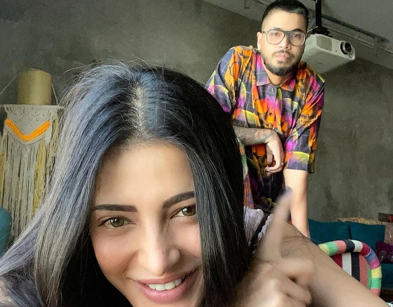 Loved-up pictures of Shruti Haasan and beau go viral